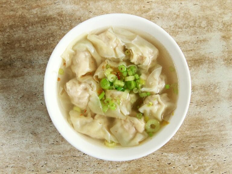 Jak zrobić zupę wonton? – sprawdzony przepis krok po kroku